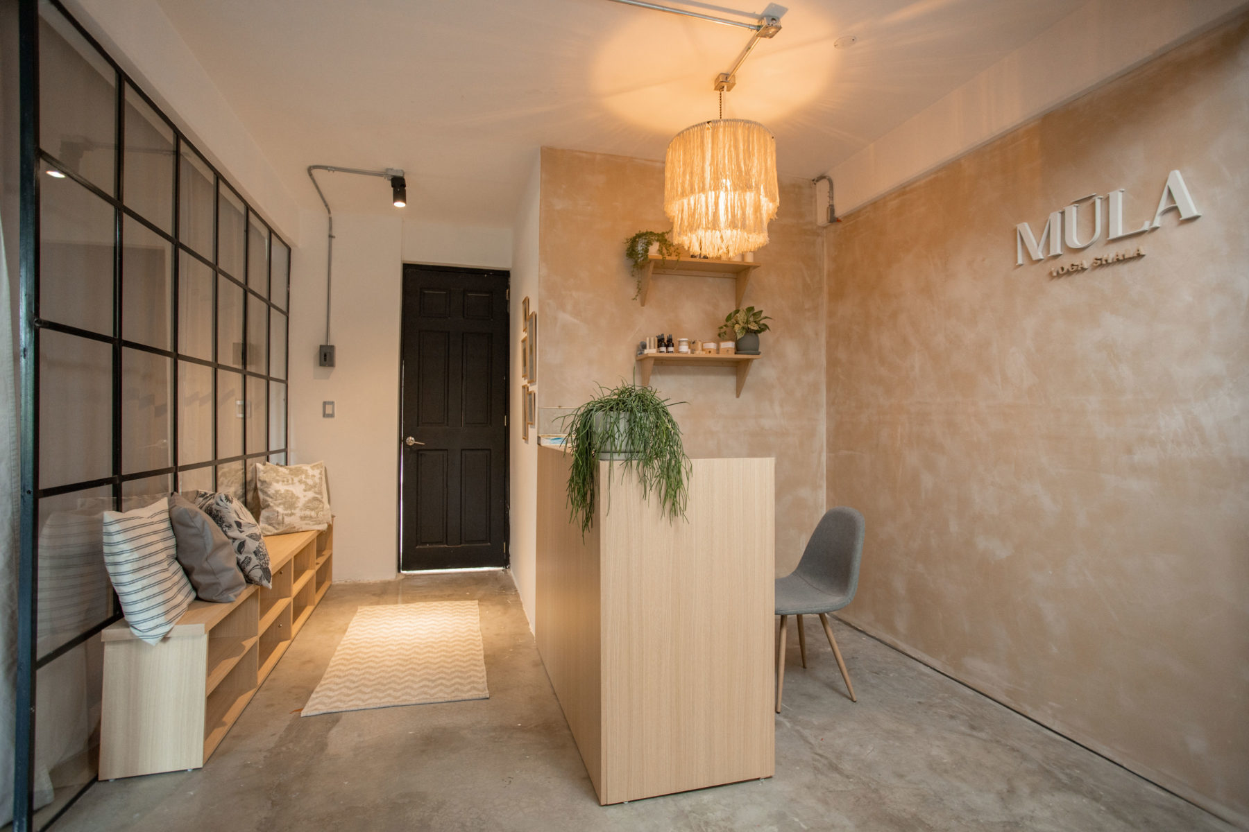 Calma y conexión en Mūla Yoga Shala